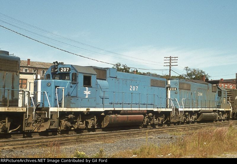 B&M 207-204(GP38-2s)